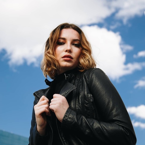 Alexis' Closet (@alexis_gibson) | Poshmark